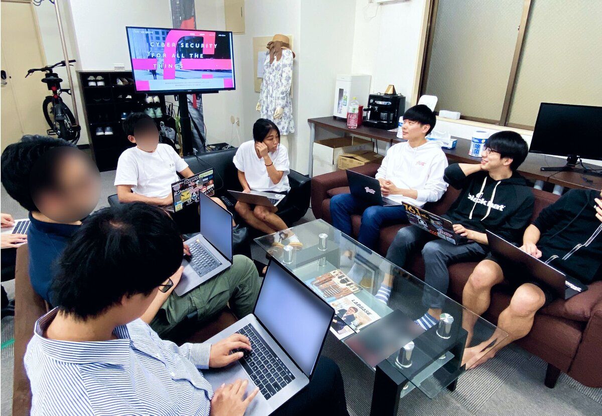 Flatt Securityが、今向き合う壁。 CEO井手が師と仰ぐ、LayerX福島良典のアドバイスは？ | YOUTRUST Studio